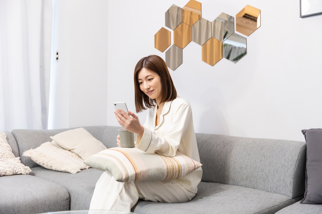 PMSで胸が痛い理由を徹底解説。対処法や受診の目安も紹介